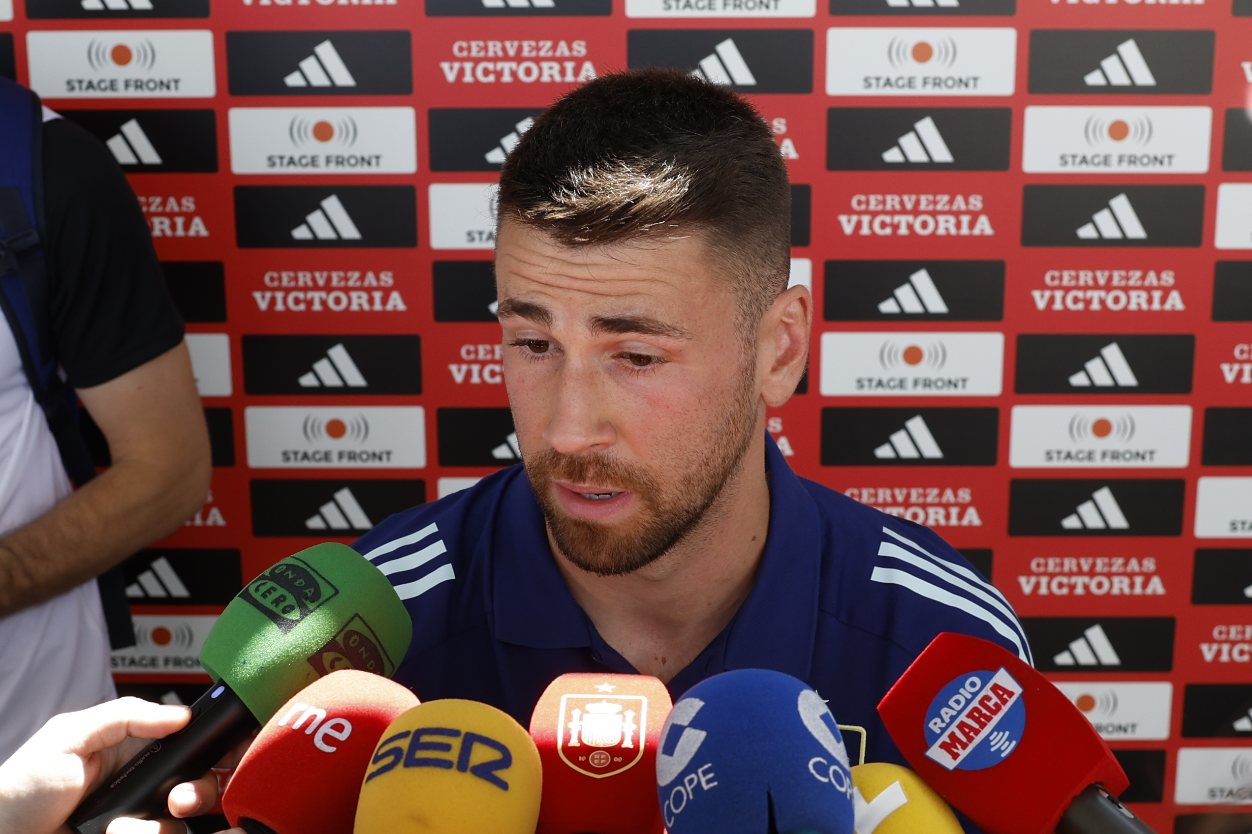 "Yo tampoco me considero que estoy entre los tres mejores porteros de ...